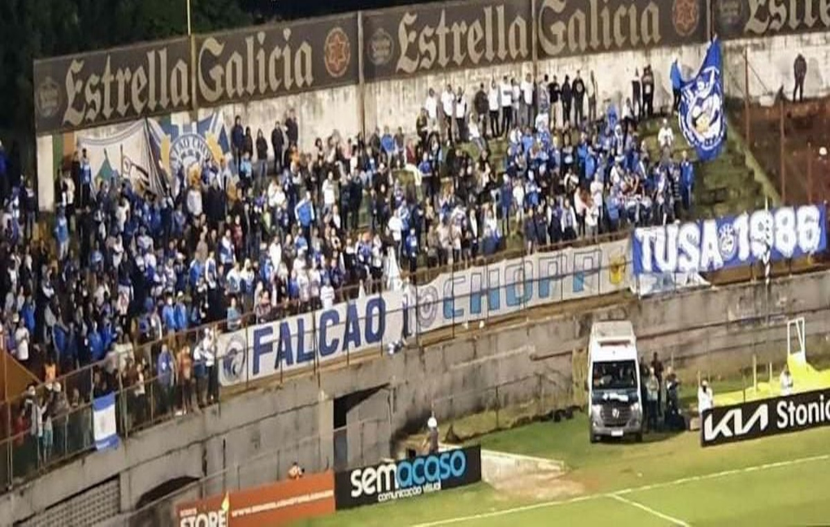 Torcida se mobiliza para acompanhar o jogo do São Bento contra a Portuguesa